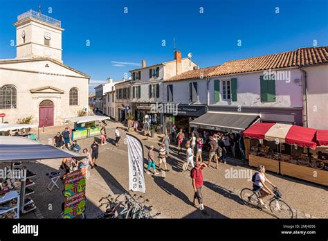 Shops And Market Stalls At Le Bois Market Le Bois Plage En Re Ile De
