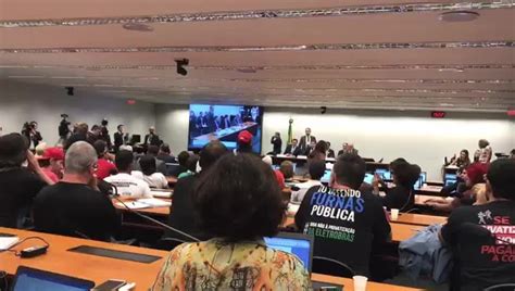 Vídeo Protesto Durante Audiência Na Câmara Que Debateu Projeto Sobre