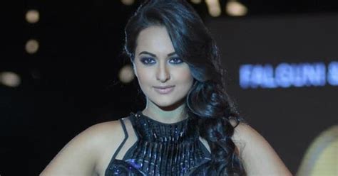 Sonakshi Sinha At Ramp Walk For Falguni And Shane Peacock Porn Celebrity