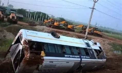 Nellore 12 Passengers Injured As Bus Overturns