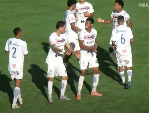 AD Guarulhos bate Manthiqueira e divide liderança o rival Flamengo