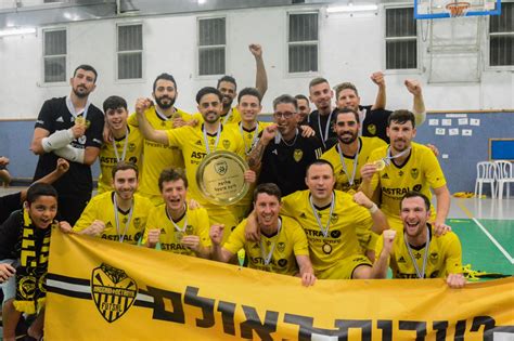 מכ מכבי נתניה זכתה באליפות הכדורגל באולמות