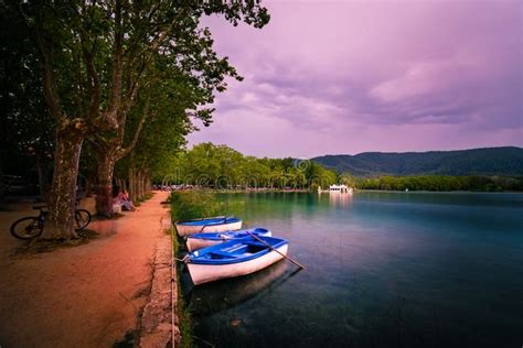 Lago Banyoles Imagen De Archivo Imagen De Hermoso Lago 102497531
