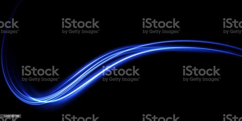 파란색으로 움직임과 속도의 추상적 인 조명 라인 가벼운 일상의 빛나는 효과 반원형 파동 가벼운 트레일 곡선 소용돌이 자동차 헤드 라이트 백열 광섬유 Png 한 줄로에 대한