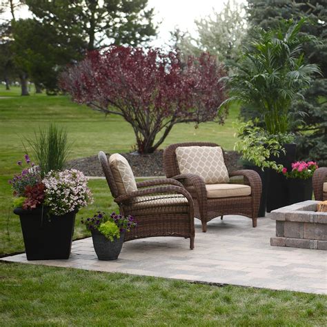 Create An Eye Catching Paver Walkway To Fire Pit For Your Backyard