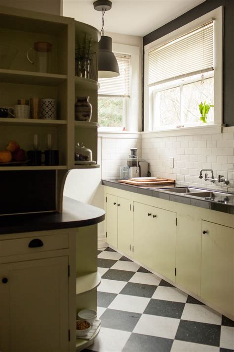 20 Lovely Checkered Kitchen Floor Home Decoration And Inspiration Ideas
