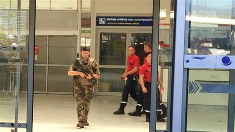 Evacuaron El Aeropuerto De Niza Por La Presencia De Un Paquete Sospechoso Infobae