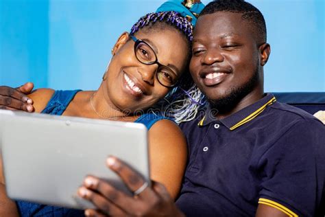 Mujer Madura Con Joven Fotos Libres De Derechos Y Gratuitas De Dreamstime