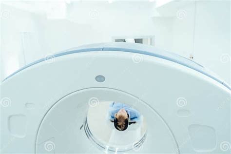 Woman Enters Into Mri Capsule Stock Image Image Of Diagnostic