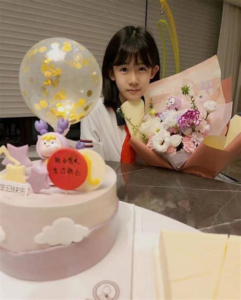 鲍蕾晒大女儿14岁庆生照 贝儿嘟嘴甜笑软萌可爱 搜狐大视野 搜狐新闻