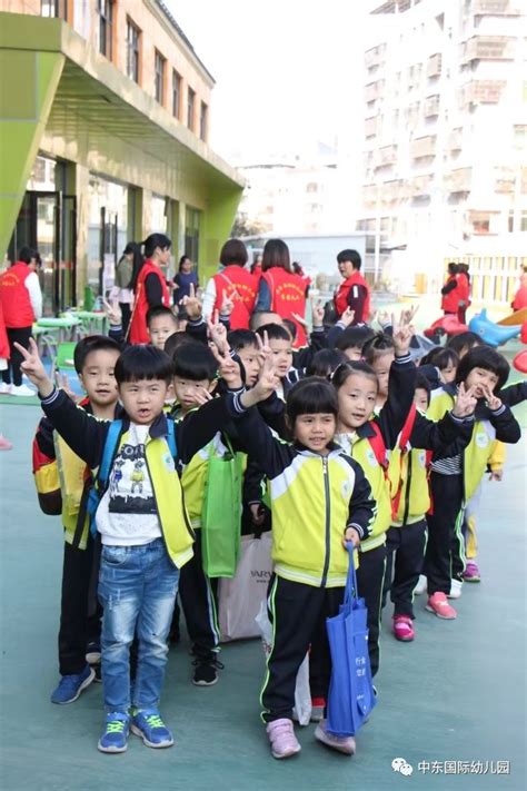 拥抱自然，秋意写生——记中东国际幼儿园大班组户外赏秋写生活动