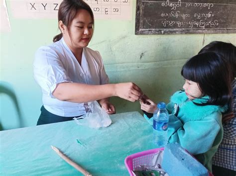 ကန့်ဘလူမြို့ အထက ၁ ကျောင်း၌ ကျောင်းသားကျောင်းသူများအား ဆင်ခြေထောက်ရောဂါကာကွယ်ဆေးများ တိုက်ကျွေး