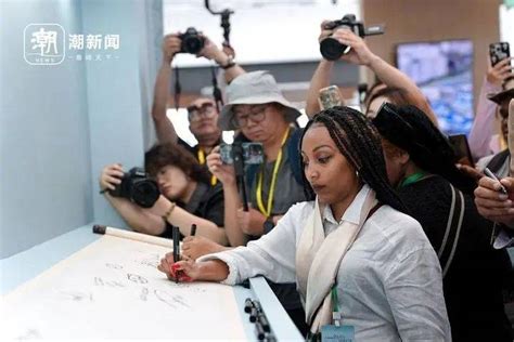 70余位中外诗人齐聚浙江文学馆，以诗歌构建文化交流桥梁青年welcome青春