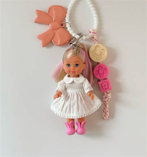 자제제작 가방 인형 차 키링 가방 꾸미기 바비인형 바비인형키링 베이비돌 베이비돌키링 화이트 원피스 켈리 에이블리