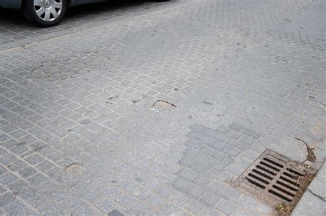 Bruk ładny ale kłopotliwy Ruszył remont Wajdeloty we Wrzeszczu