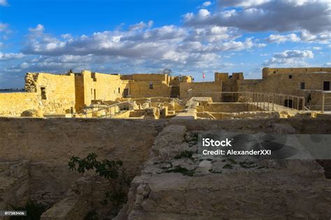 중세 요새 보 El Kebir Houmt 엘 Souk 마 근처 튀니지의 지중해 해안 Djerba 섬입니다 북아프리카 0명에 대한