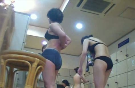 These Women Couldn T Have Guessed That There Was A Hidden Camera In The Changing Room
