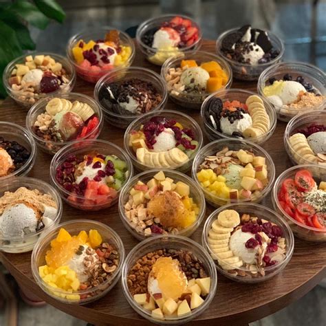 요거트빌리지 🏠 요거트빌리지 11시 오픈🍓🍫 어제 푹 쉬고 에너지 충전해서 왔습니다 단체주문도 가능하니 전화 Dm 카카오톡으로 문의주세요 언제나 맛있고 다양한