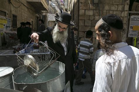 Passover Seder 2015 Easy Jewish Holiday Recipes For Brisket Beitzah Matzo Balls Kugel