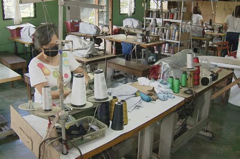 Mga Mananahing Hirap Kumita Nawalan Ng Trabaho Inabutan Ng Tulong