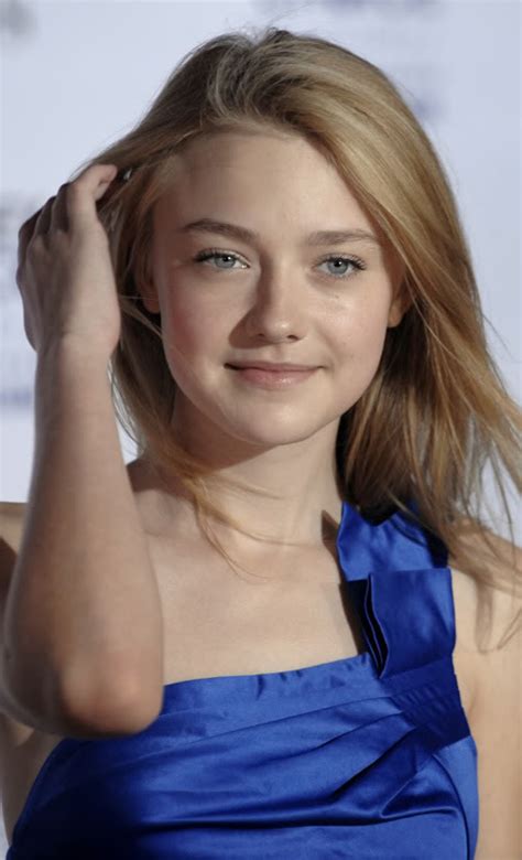 Dakota Delights At People S Choice Awards