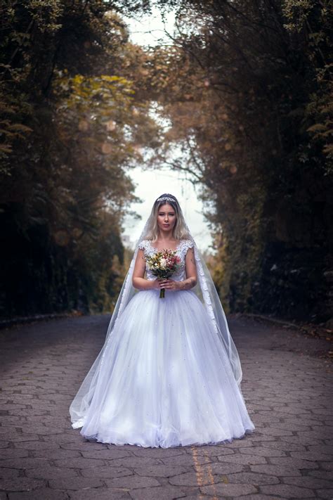 Foto De Mujer Vestida De Rojo · Foto De Stock Gratuita