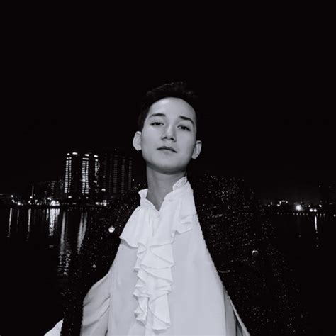 Stream Tân Quang music Listen to songs albums playlists for free on