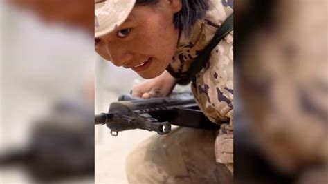 武警女兵入伍前vs入伍后关键帧澎湃新闻 The Paper