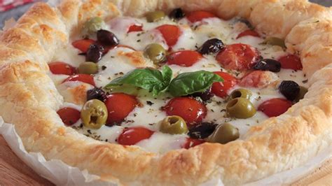 Tarte napolitaine aux tomates cerises et mozzarella recette tarte feuilletée salée facile et
