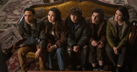 Goosebumps Stars Isa Briones And Ana Yi Puig On Breathing New Life Into