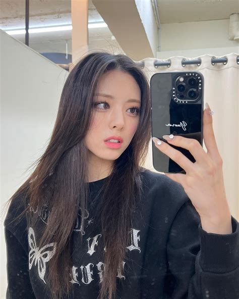 220103 Itzy Instagram Update Yuna Kpopping