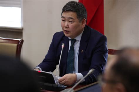 Л Оюун Эрдэнэ Дөрөвдүгээр сарын 1 нээс цалин тэтгэврийг дахин нэмнэ