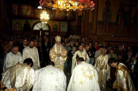 Liturghie Arhierească la biserica Sfintele Femei Mironosițe din Pitești Basilica ro