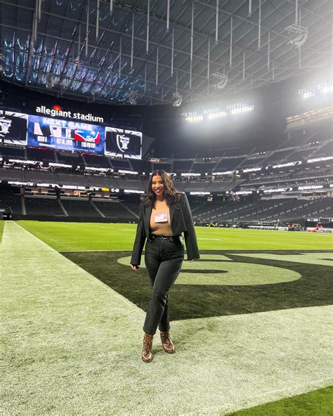 Meet Carmen Vitali Nfl Reporter Who S Starred On Kay Adams Show And Leaves Fans Blown Away With