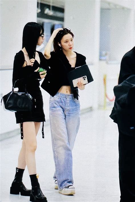 [잡담] 윈터 이 신발 진짜 자주 신는다 인스티즈 Instiz K Pop 예능 카테고리