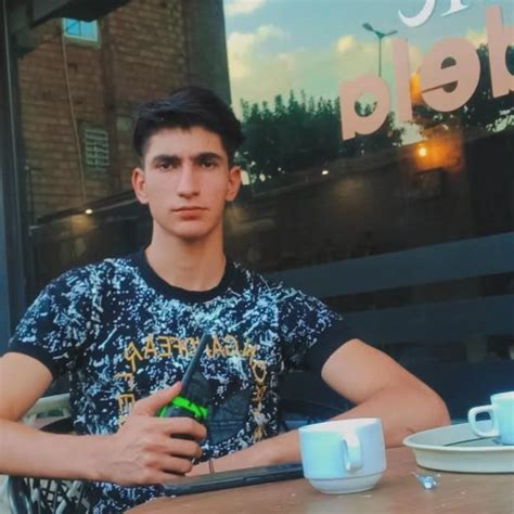 ‎حسین جعفری‎ Hossein Ji75 • Threads Say More