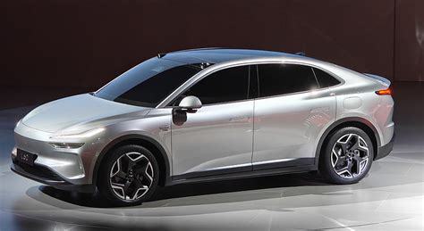 参数领先model Y，2199万的乐道l60能救蔚来吗？ 主攻 25 万级市场的乐道，最终把首款车型 L60 的预售价定在了 2199