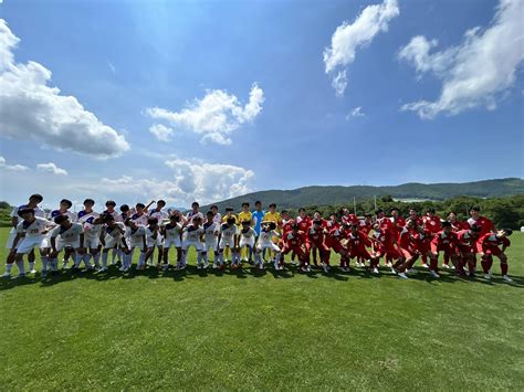 開一小フットボールクラブ 令和元年度開進1fc親子サッカー大会 毎年恒例の親子サッカー大会を開催いたしました。 日頃の練習成果をお父さんお