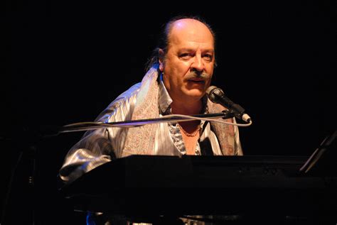 Litto Nebbia Presenta En Plataforma Lavardén 75 Años De Litto Nebbia