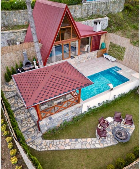 Sapanca Kuruçeşme de Doğa Manzaralı Özel Havuzlu Şömineli Bungalov