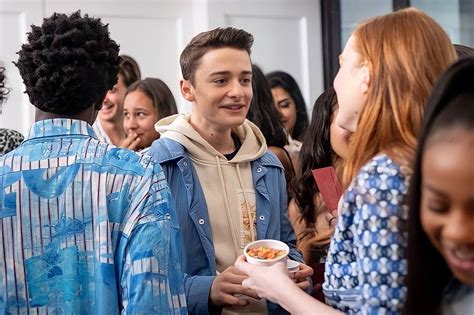 Noah Schnapp And Sadie Sink Stranger Things Premiere Road To Avonlea