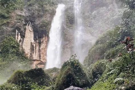 Rasakan Sensasi Mandi Di Bawah Curug Muncar Bruno Purworejo Sejuk Dan