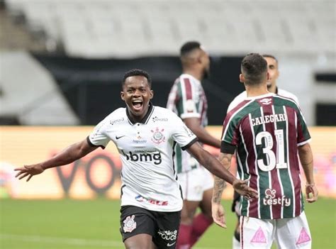 Cazares Assina O Santos Para