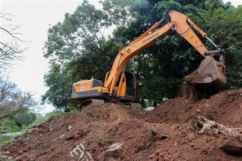 Dmae Realiza Dragagem De Novo Trecho Do Arroio Dilúvio Em Porto Alegre