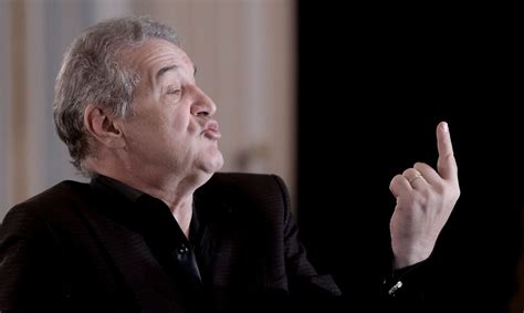 Primul jucător care a plecat de la FCSB după venirea lui Deian Sorescu Anunțul oficial al
