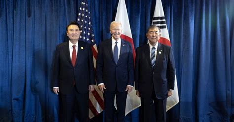 기념촬영하는 한미일 정상