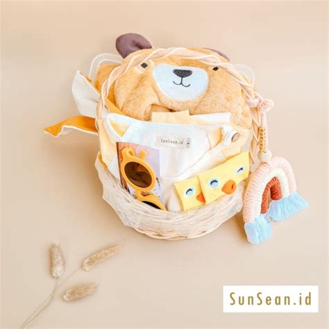 Jual CUSTOM NEWBORN HAMPERS KADO PAKET BAJU LAHIRAN BAYI CEWEK COWOK