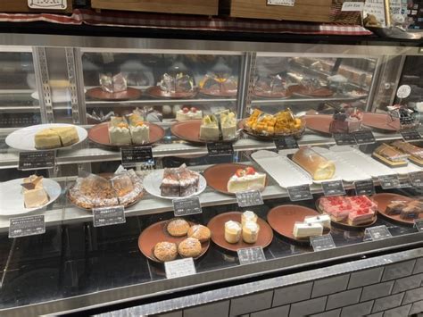 【八王子グルメ】駅近で美味しいケーキ！お酒も食事も！brasserie Baselブラッスリー・バーゼル 京王八王子店 Anone