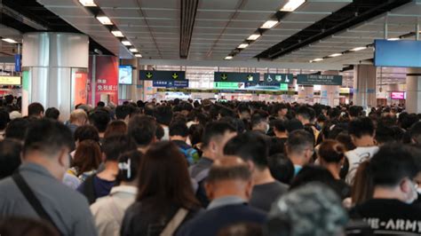 复活节︱37万港人长假提前回港 入境处：截至晚上9时 入境比出境多逾2万人次 星岛日报