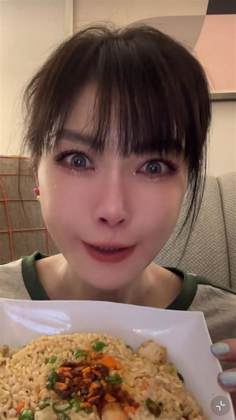50歲謝金燕美成這樣！深夜嗑炒飯曝「吃不胖秘訣」 還防糖尿病